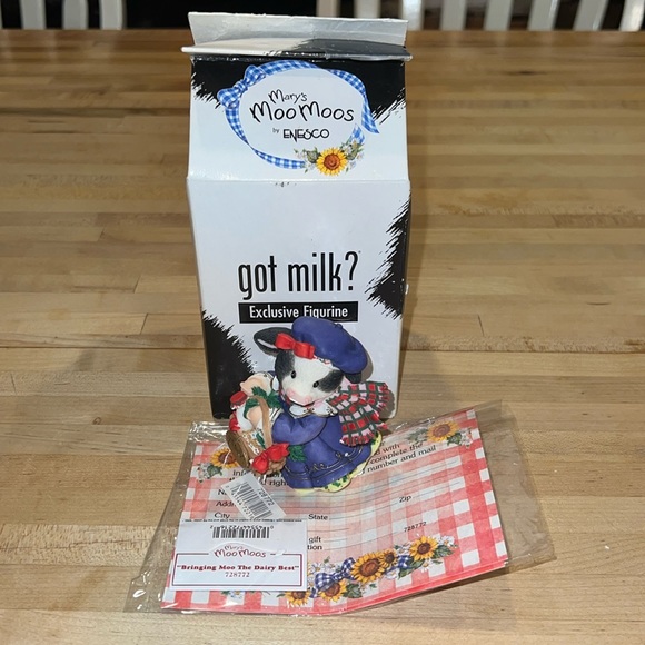 Enesco | Accents | Mary Moo Moo Bringing Moo The Dairy Best | Poshmark